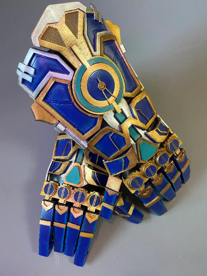 Vi arcane / Big blue mechanical gauntlets / Game props – Two Moons Workshop